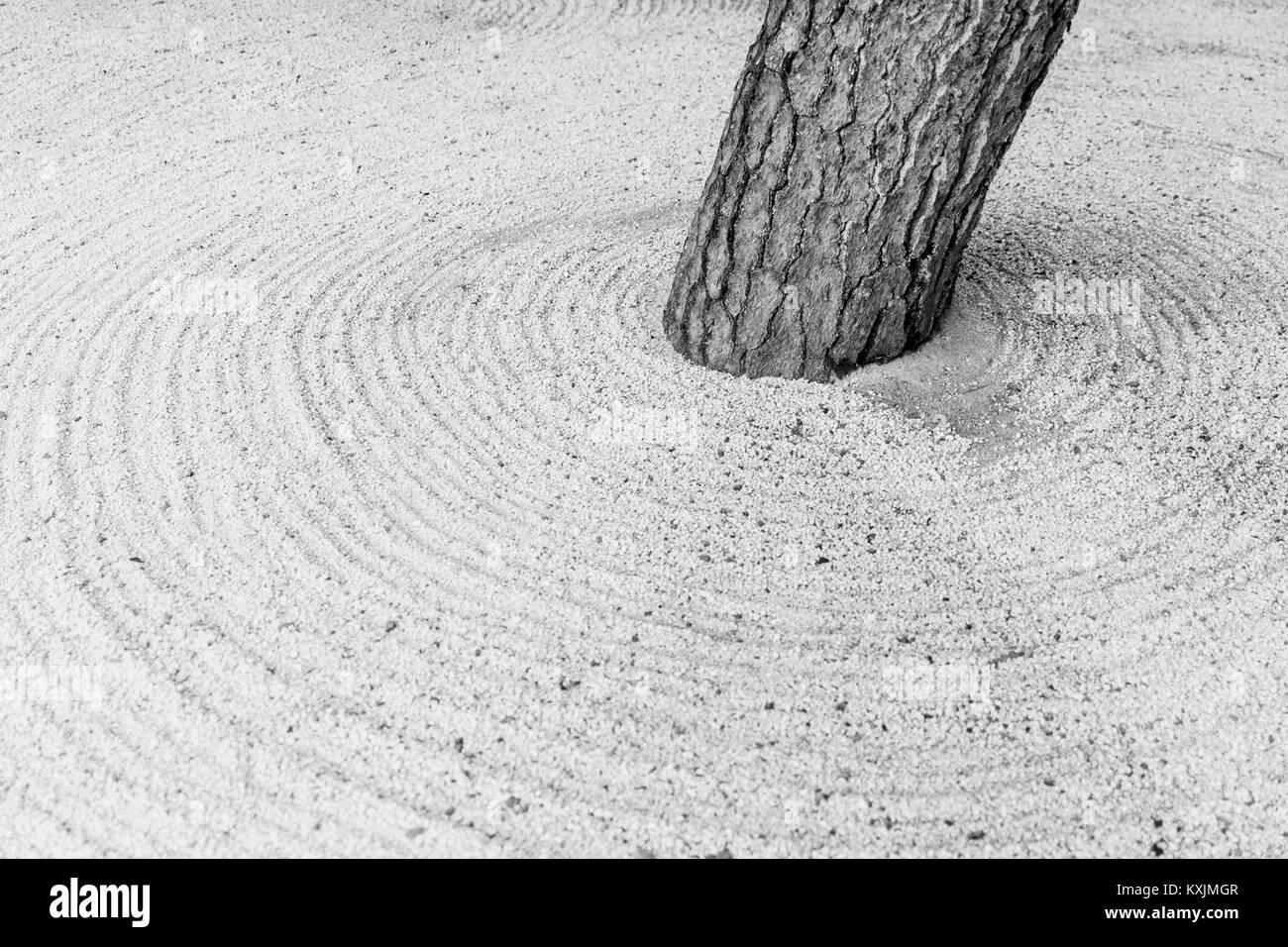 Black sand rock garden japan hi-res stock photography and images - Alamy