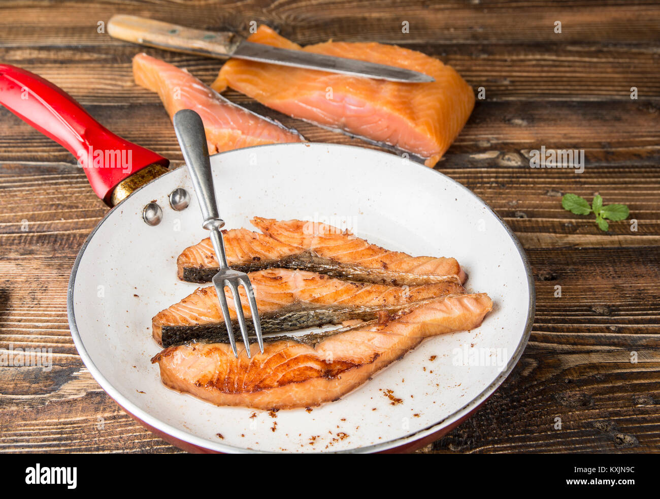 Fried salmon fillets on the pan on the wood Stock Photo - Alamy