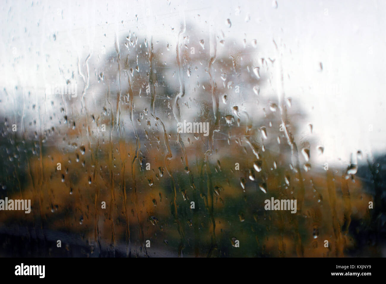 Rain drops falls hi-res stock photography and images - Alamy