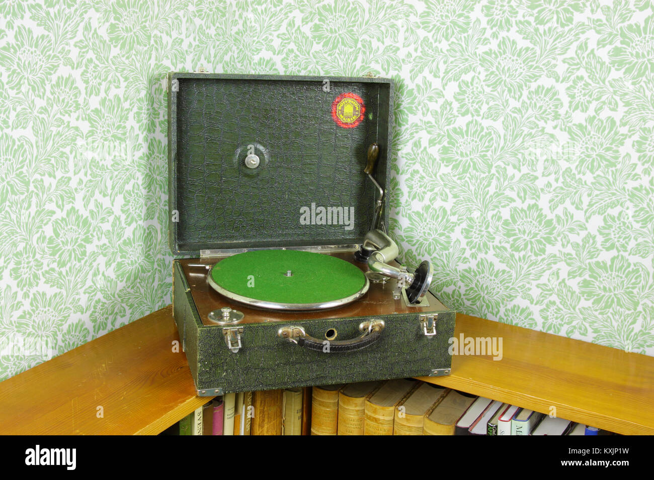 Portable gramophone hi-res stock photography and images - Alamy