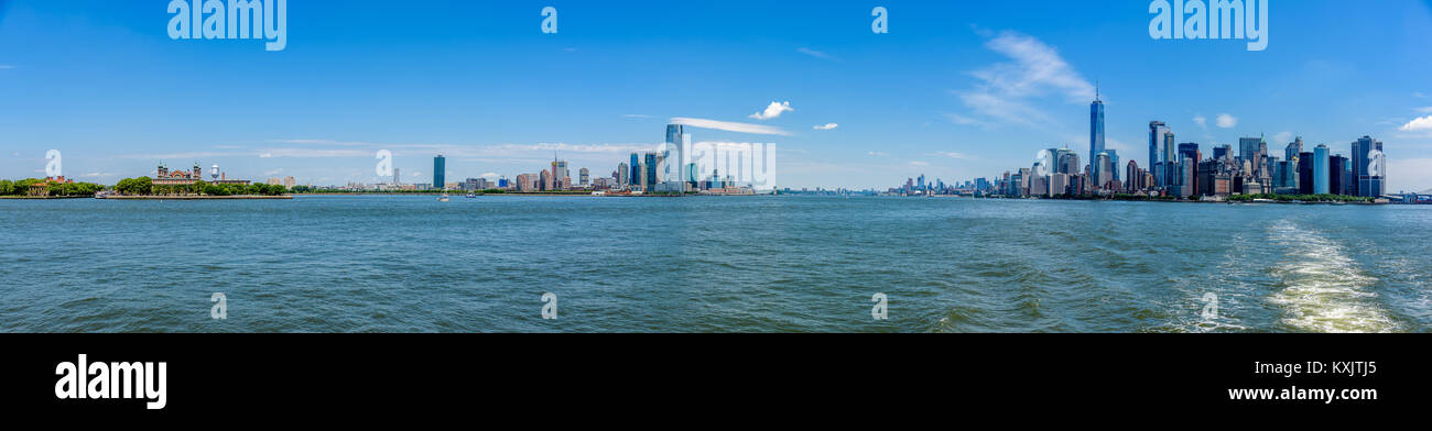 View of the skyline of Lower Manhattan from the Upper Bay Stock Photo ...