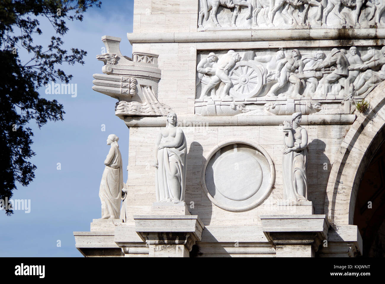 The Victory Arch, also known as the Monument to the Fallen or Arch of ...