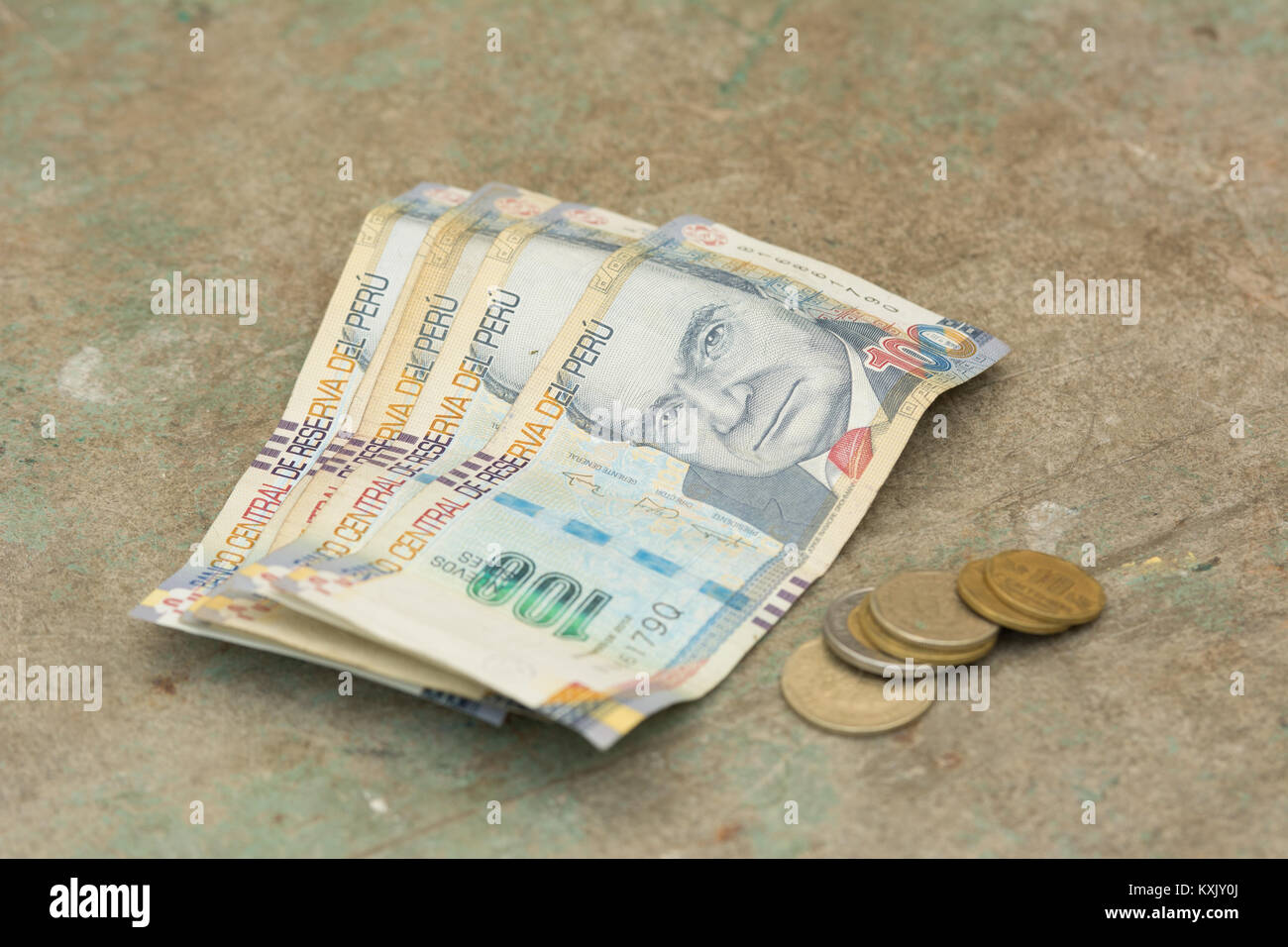 Notes and coins in the Peruvian currency, the Sol Stock Photo - Alamy