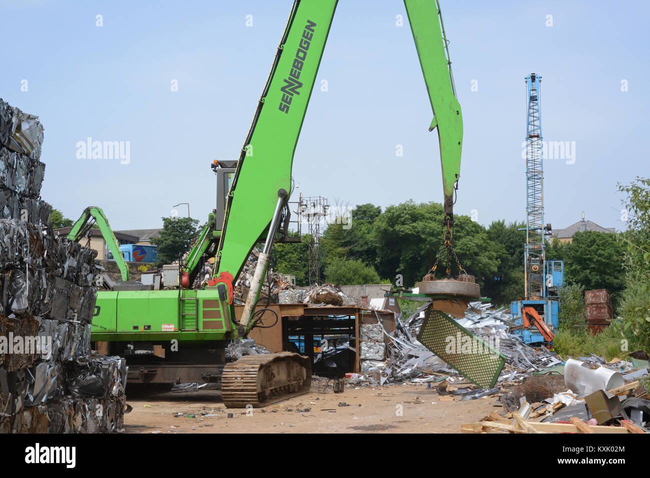 Magnet crane hi-res stock photography and images - Alamy