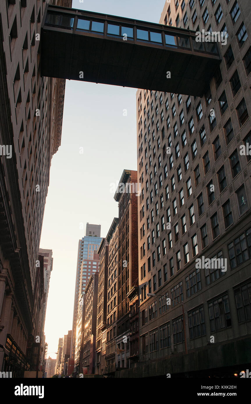 Skybridge hi-res stock photography and images - Alamy