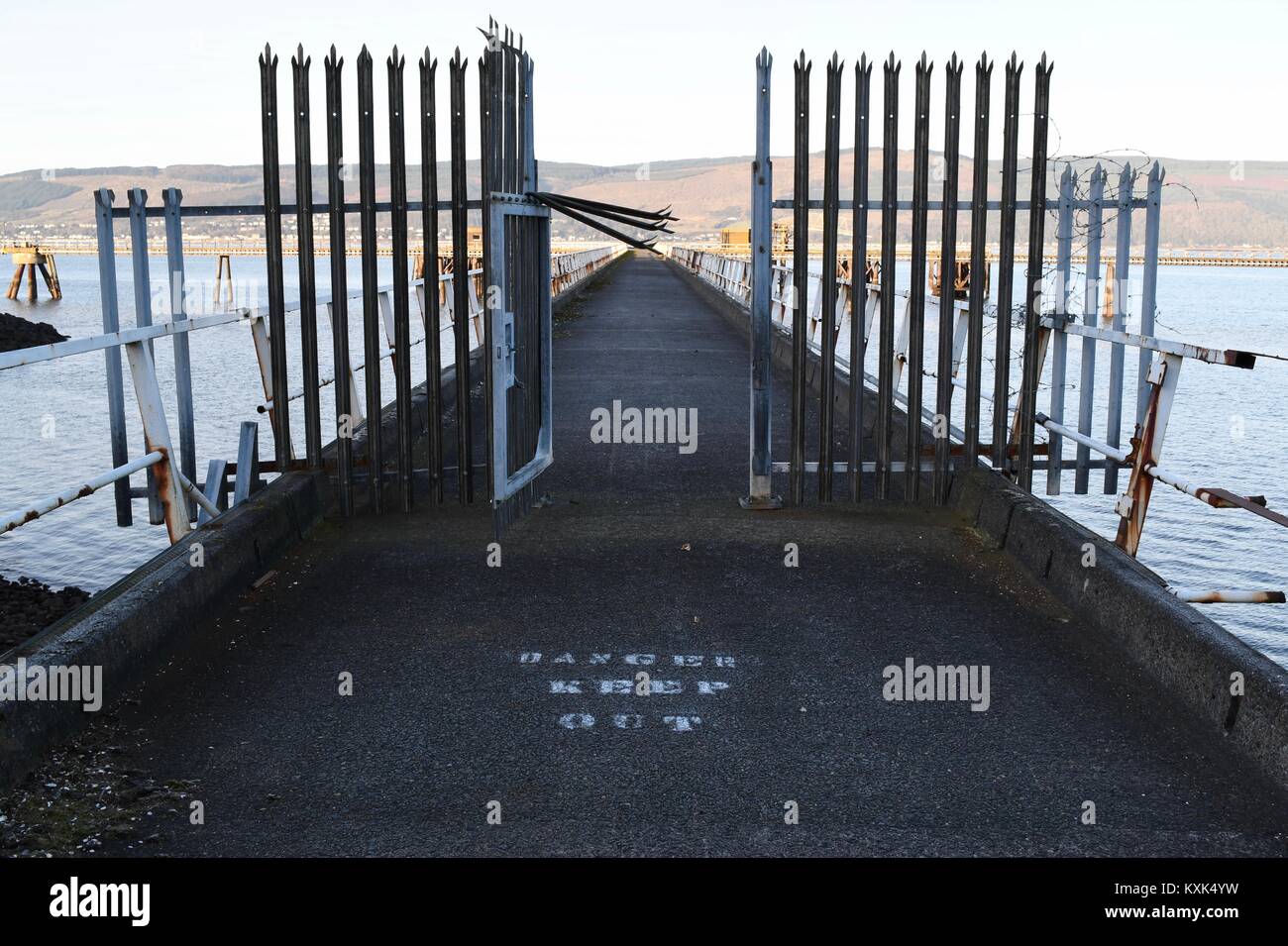 Inverkip power station jetty Stock Photo - Alamy
