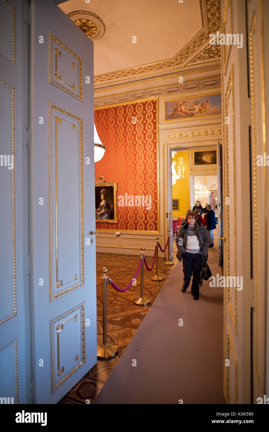 Tea in vintage tea rooms hi-res stock photography and images - Alamy