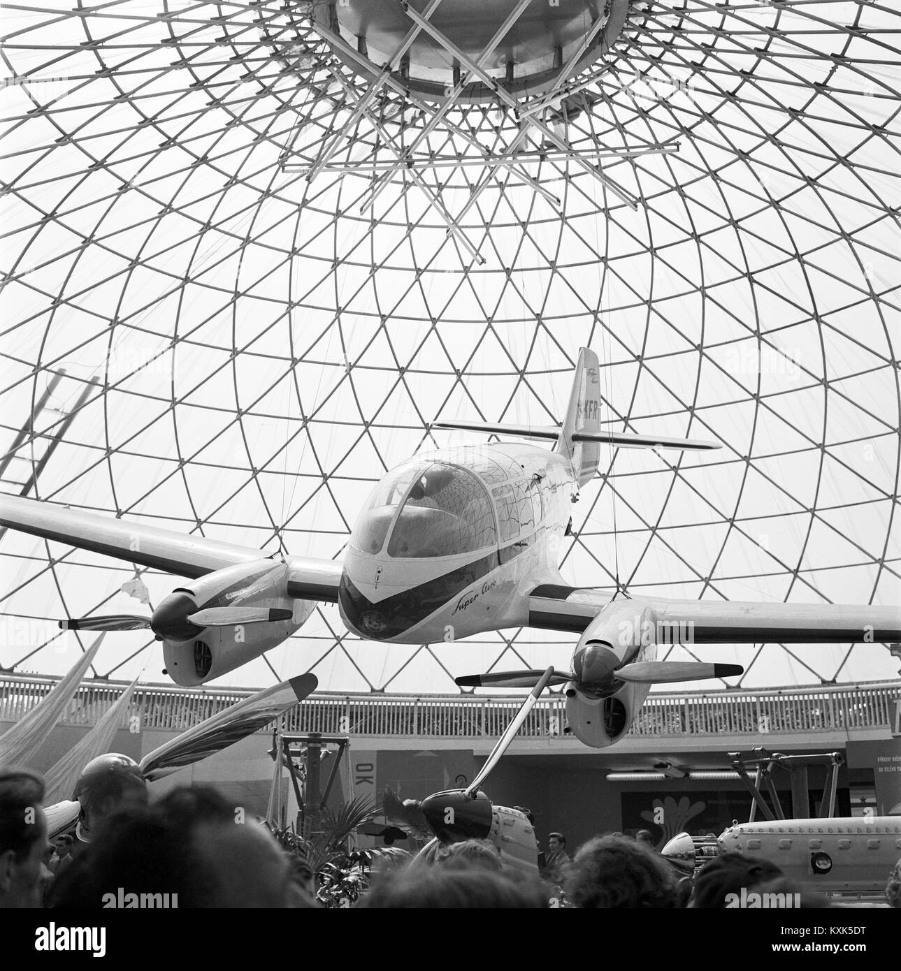 Aero 45 hi-res stock photography and images - Alamy