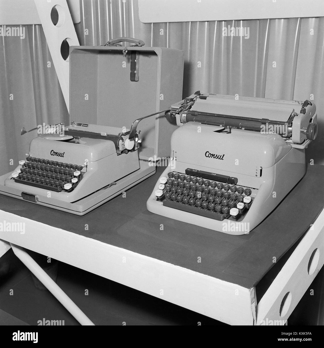 Consul typewriter hi-res stock photography and images - Alamy