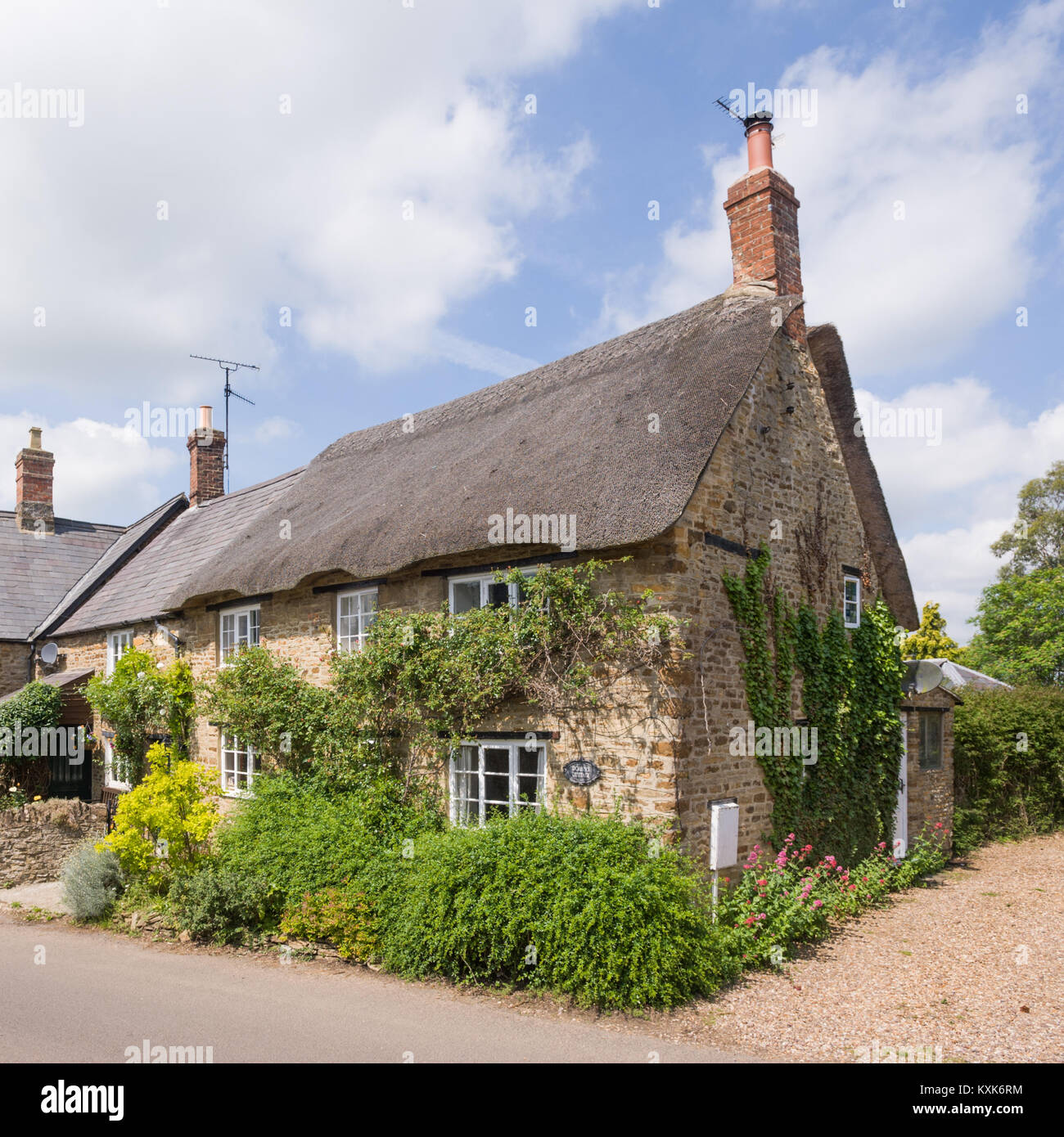 Gable end cottages hi-res stock photography and images - Alamy