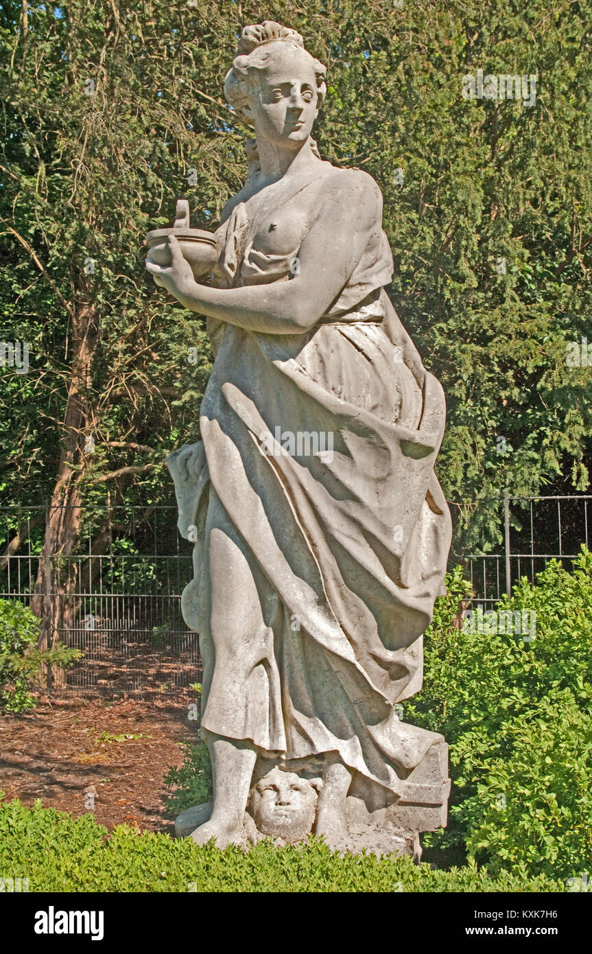 Garden sculpture cliveden hi-res stock photography and images - Alamy