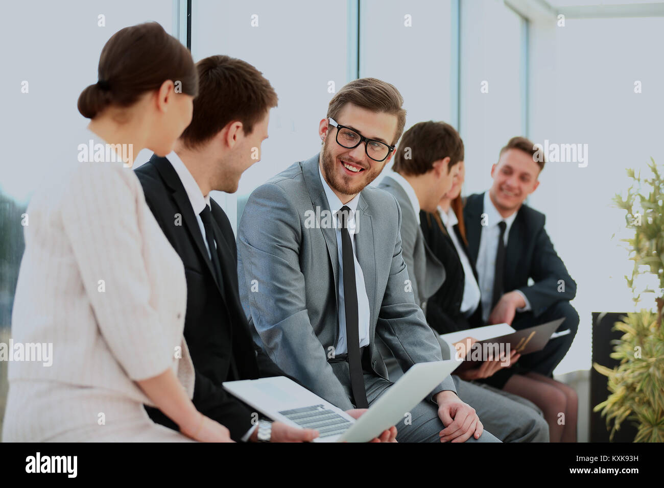 Business Team Having Informal Meeting In Office Stock Photo - Alamy