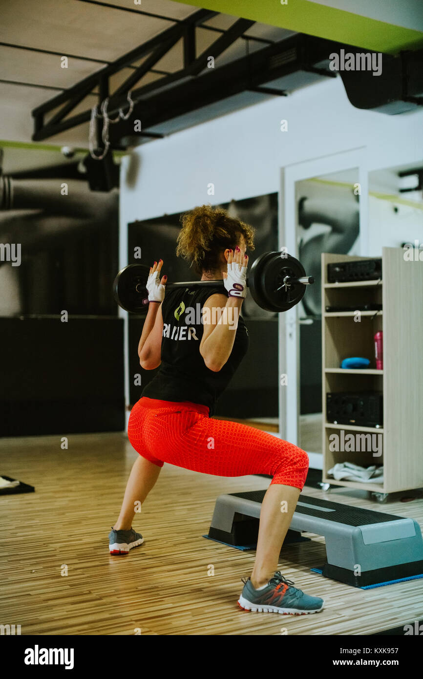 functional training coach. Fitness trainer instructor Stock Photo - Alamy