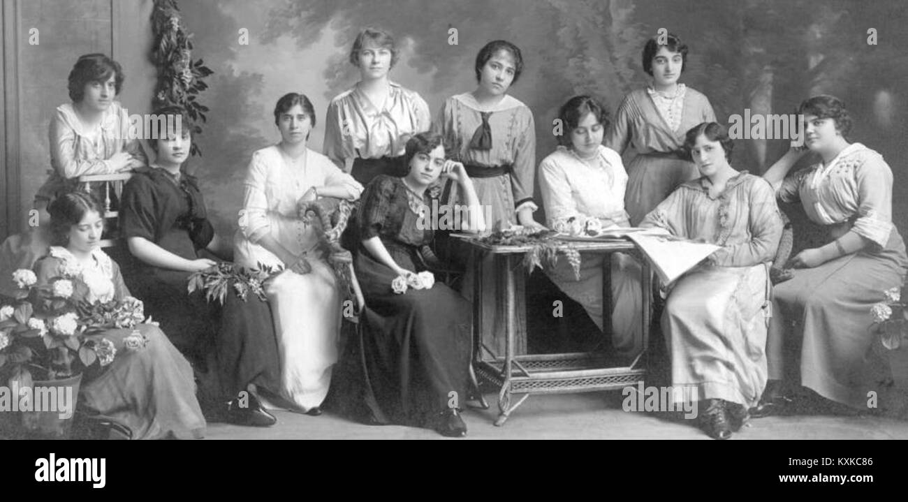 Archivo General de la Nación Argentina 1913, Profesoras egresadas de la ...