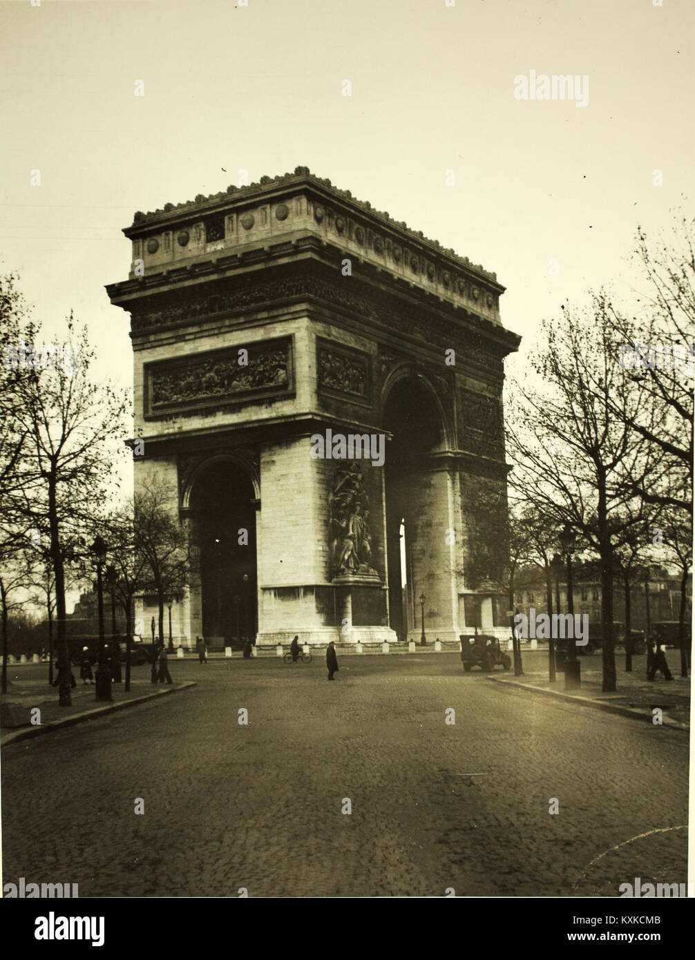 Old photograph arc de triomphe hi-res stock photography and images - Alamy