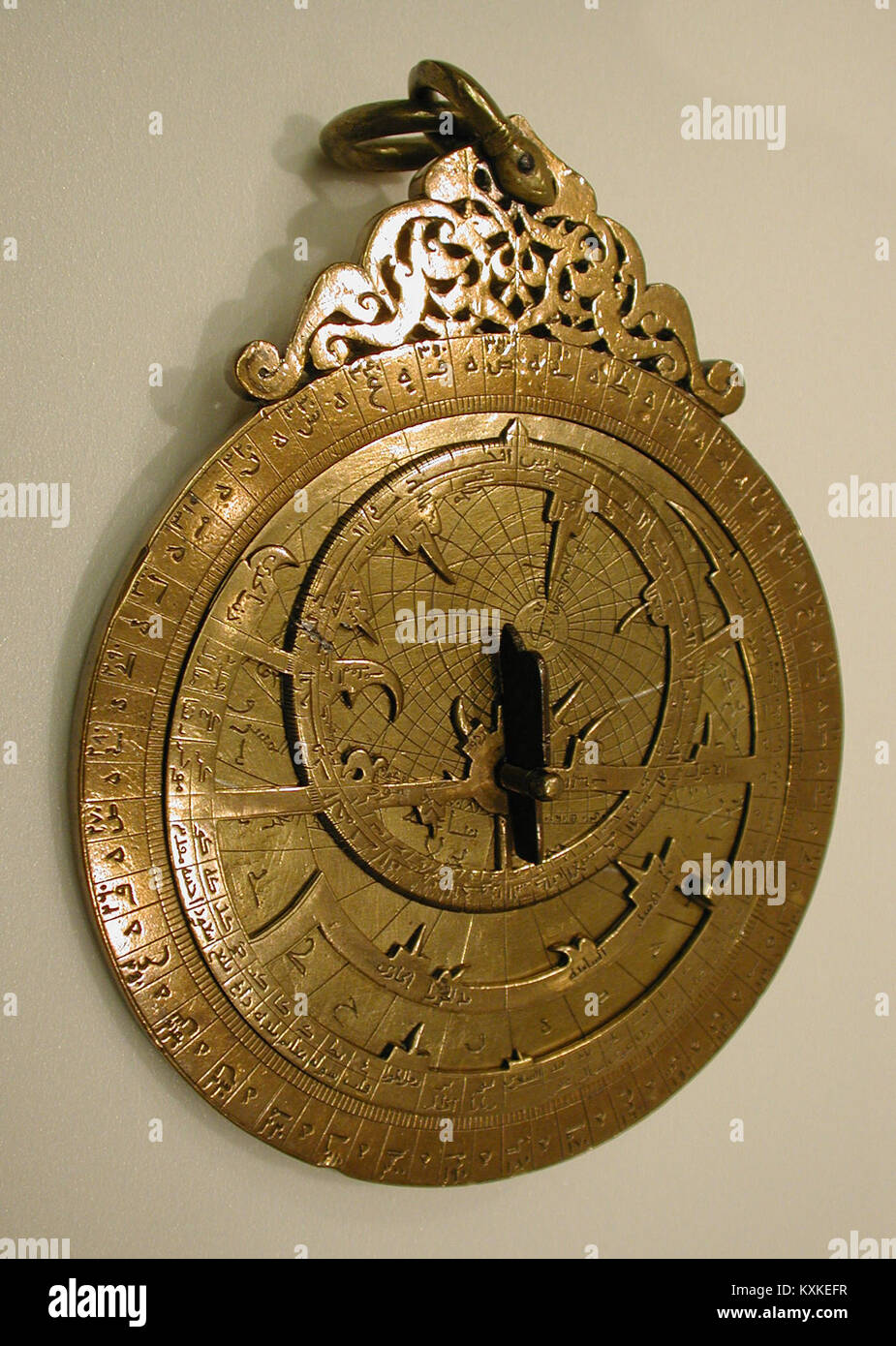 An astrolabe crafted by 'Umar ibn Yusuf ibn 'Umar ibn 'Ali ibn Rasul al ...
