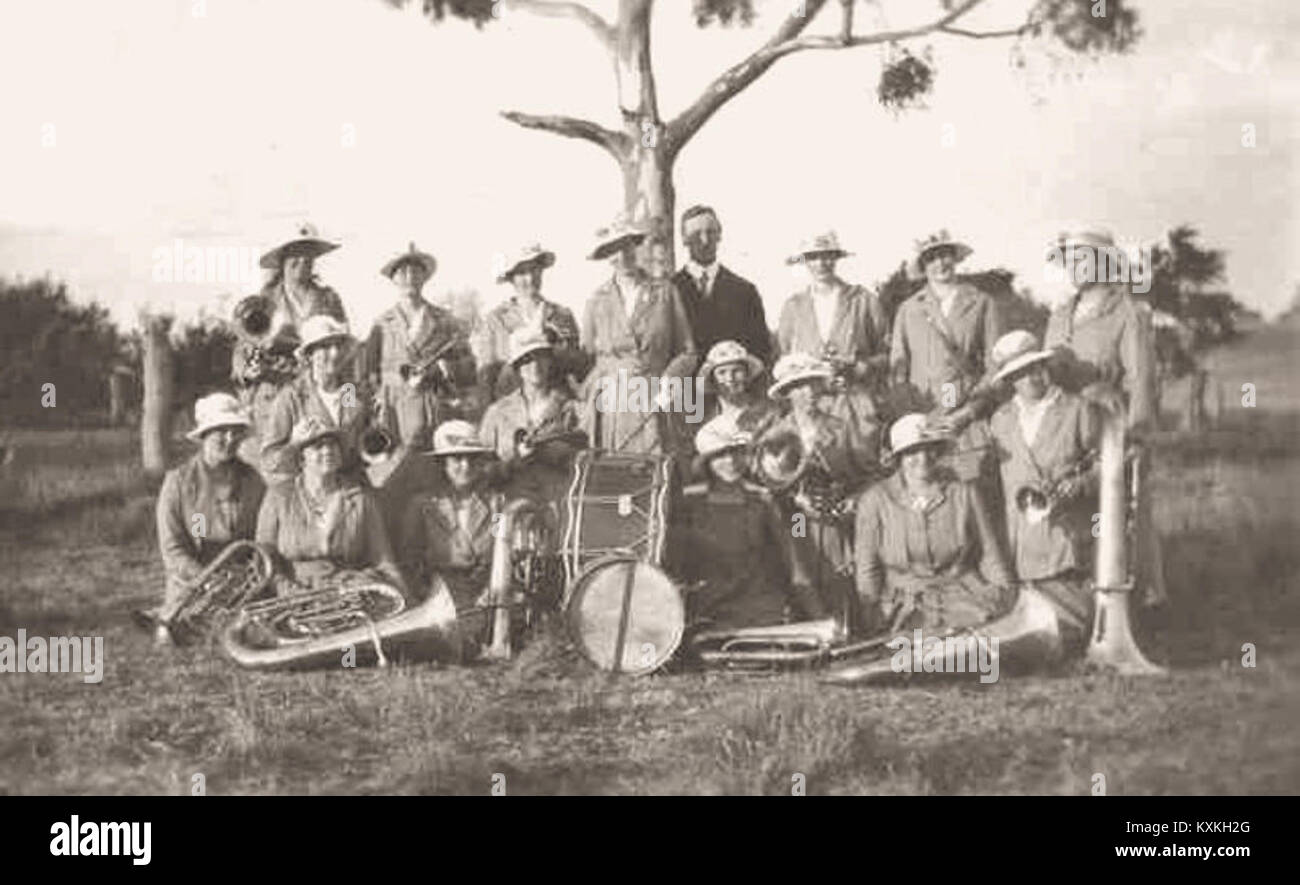 Girls in public hi-res stock photography and images - Alamy