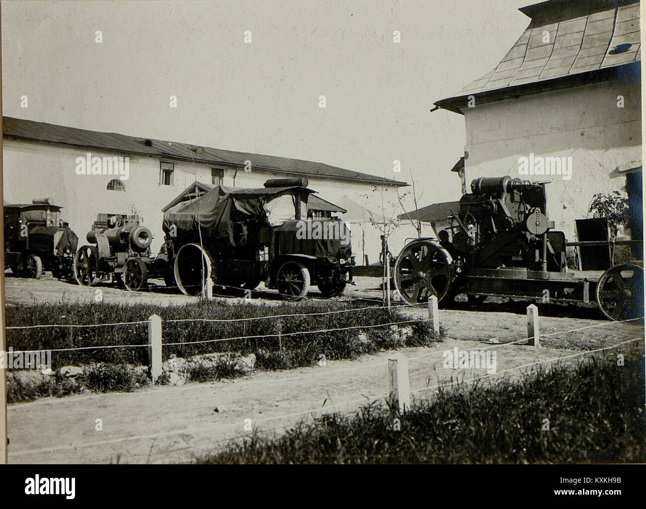 This historical photograph depicts the German military’s 30.5cm heavy ...