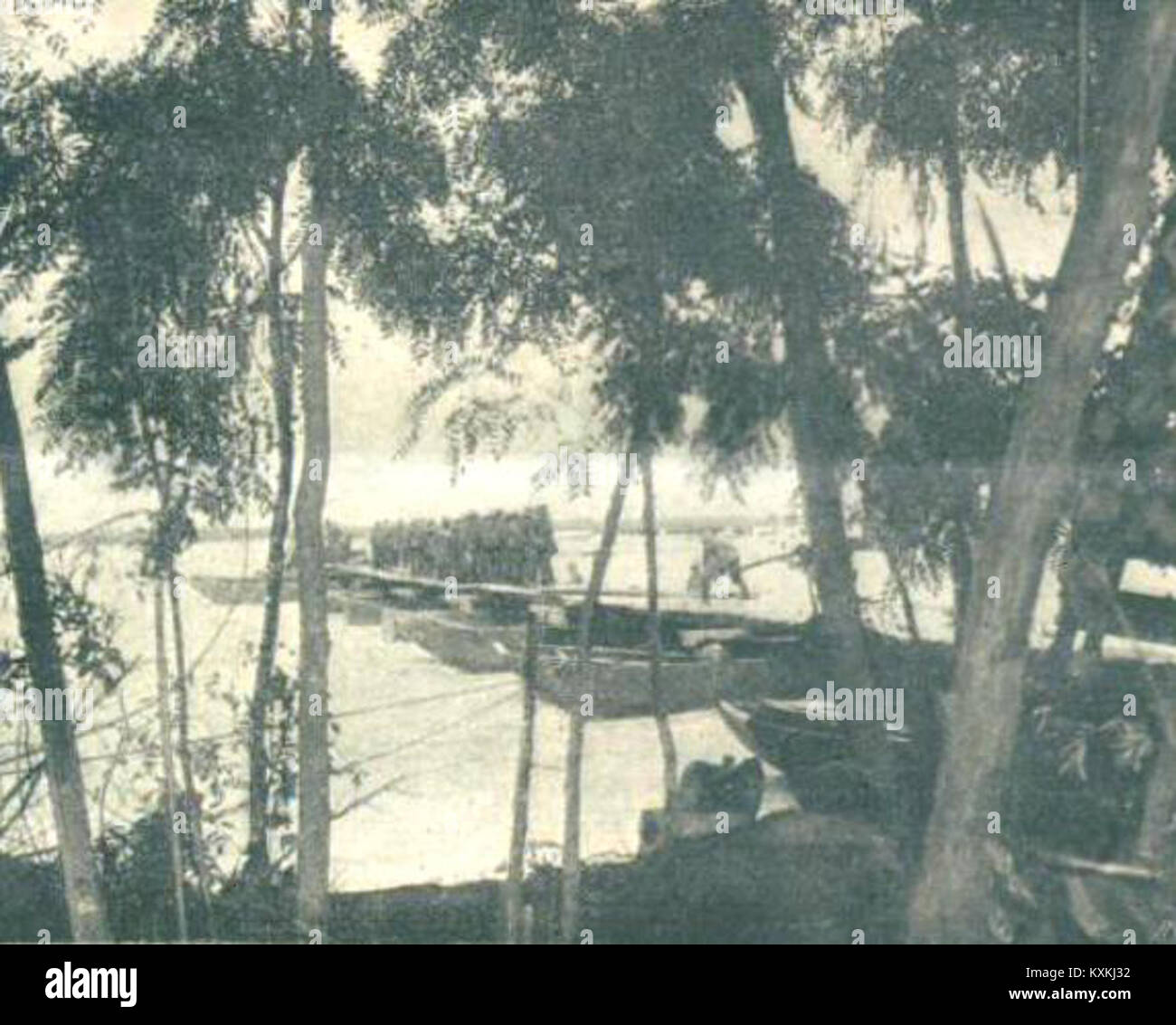 Military pontoon bridge hi-res stock photography and images - Alamy