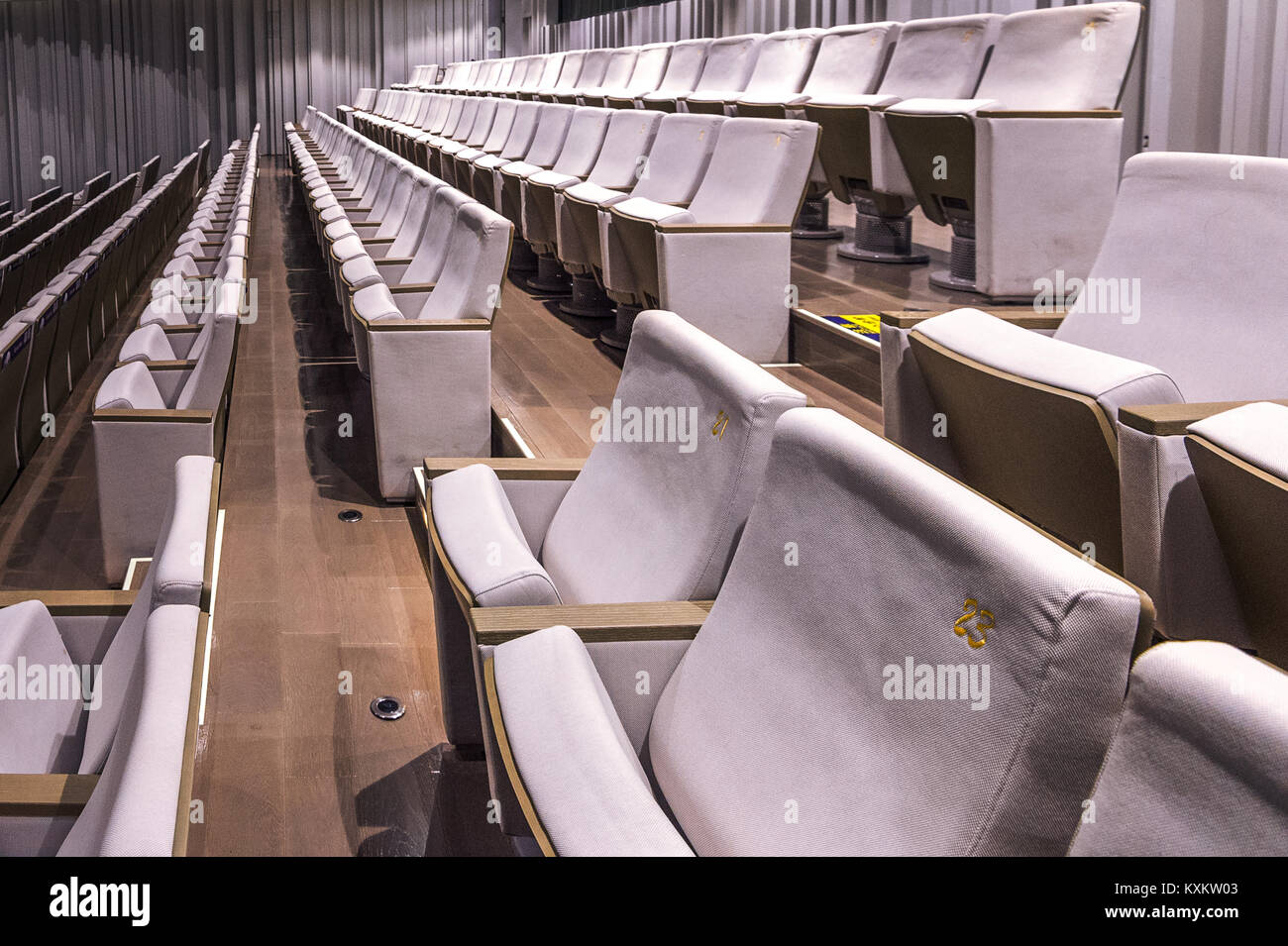 Back row, cinema hi-res stock photography and images - Alamy