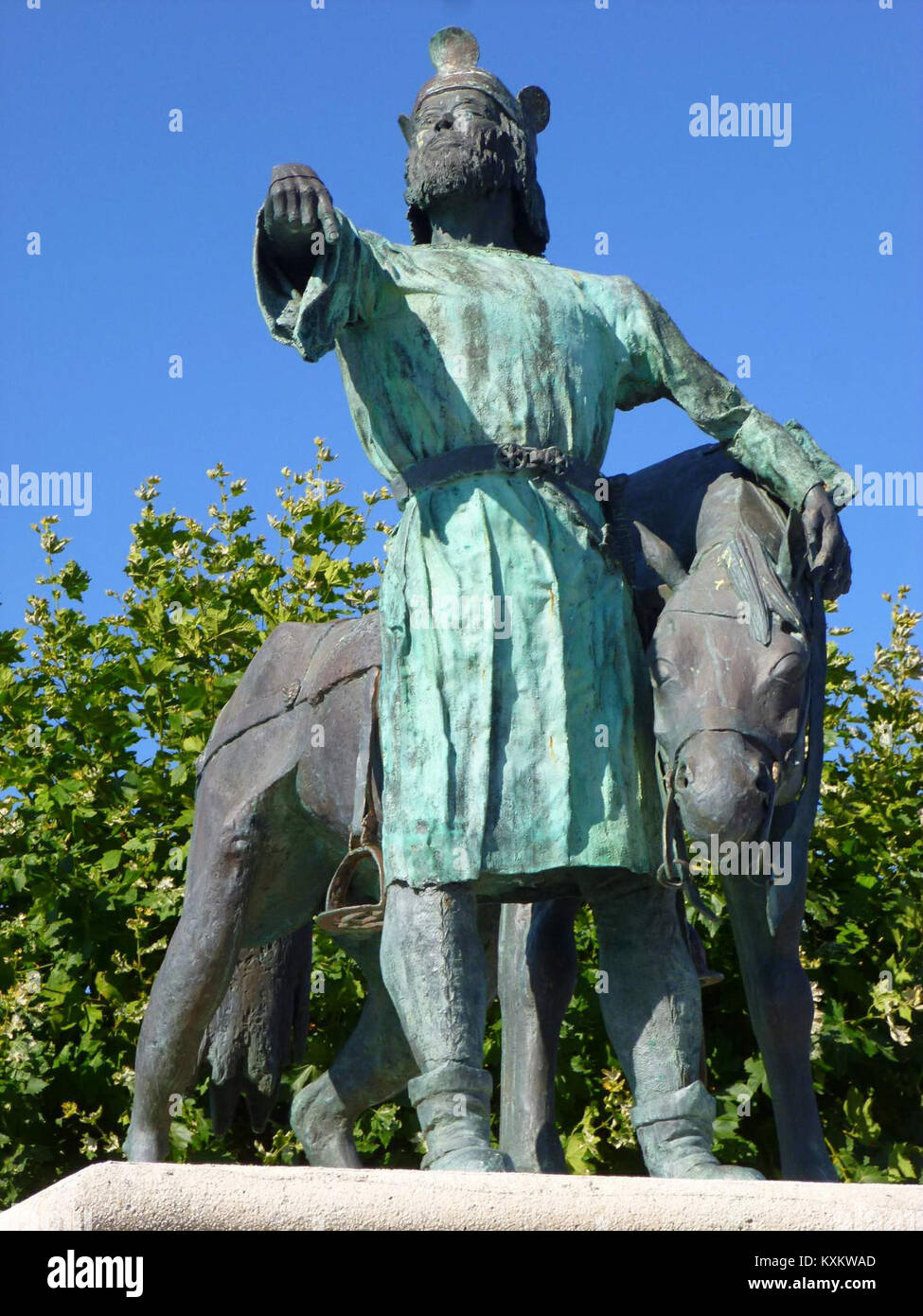 Baiona - Monumento a Alfonso IX de León 2 Stock Photo - Alamy