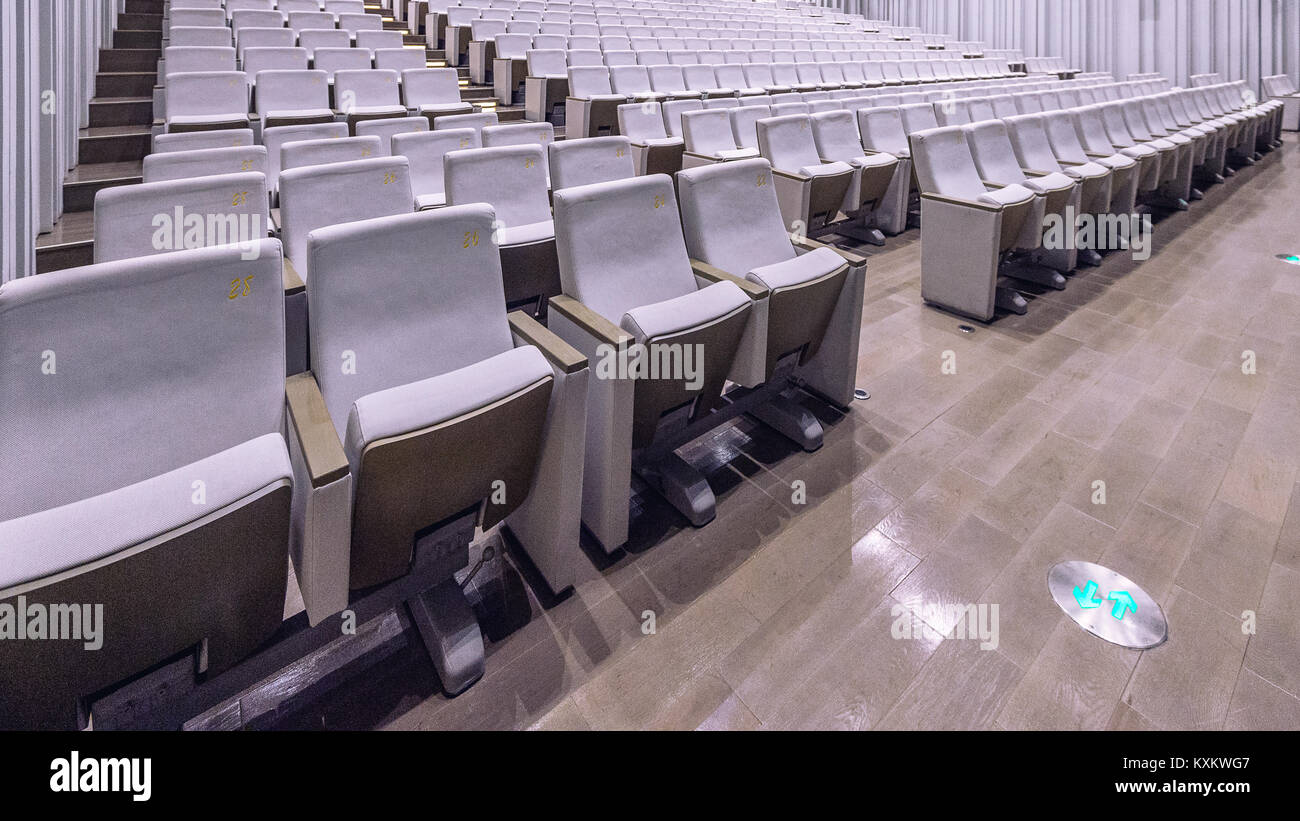 Back row cinema hi-res stock photography and images - Alamy