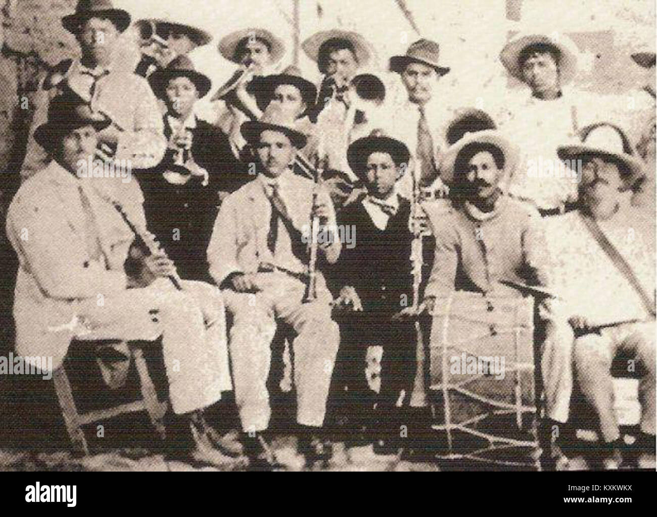 Bandas Sinaloa refers to a musical genre originating from the Sinaloa ...