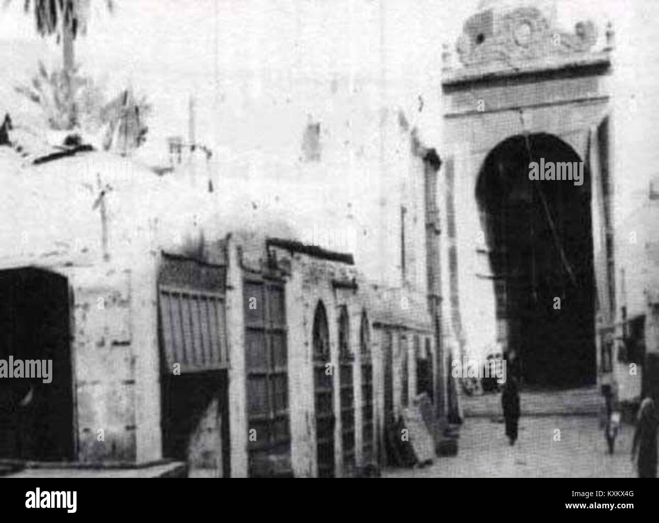 Photograph of Bani Hashim Alley in Mecca before its destruction ...
