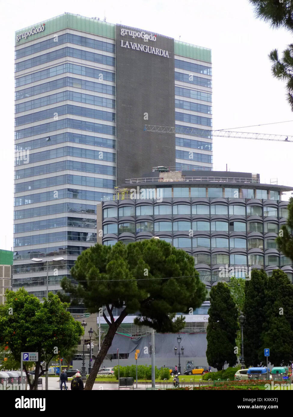Barcelona - Edificio Grupo Godó (Edificio Barcelona) y Edifici Winterthur 2 Stock Photo - Alamy