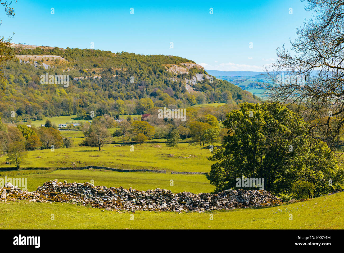 View over the Winster valley to the south end of the ridge of ...