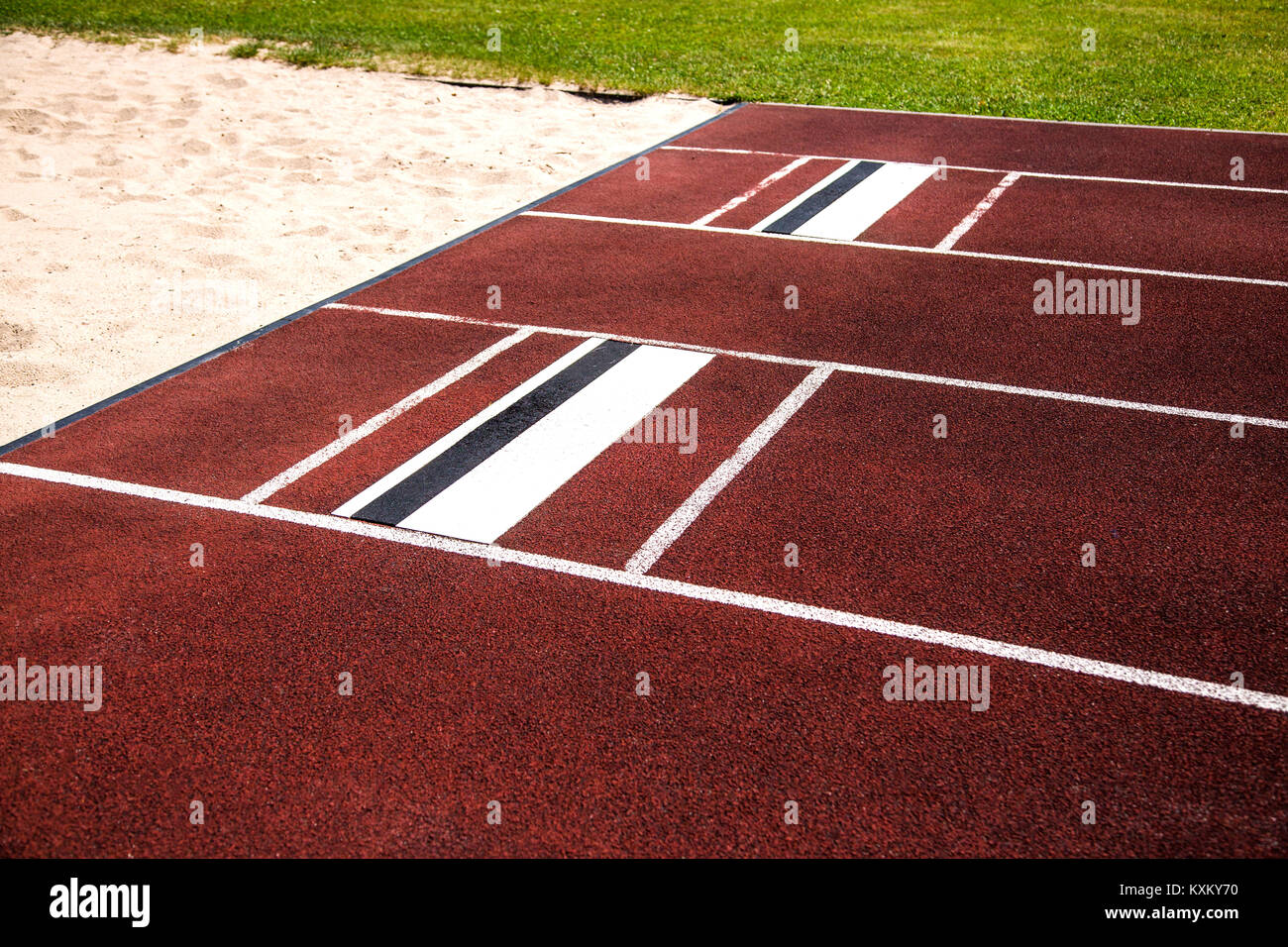 Broad jump hi-res stock photography and images - Alamy