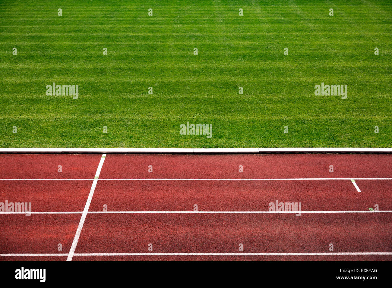 Cinder running track hi-res stock photography and images - Alamy