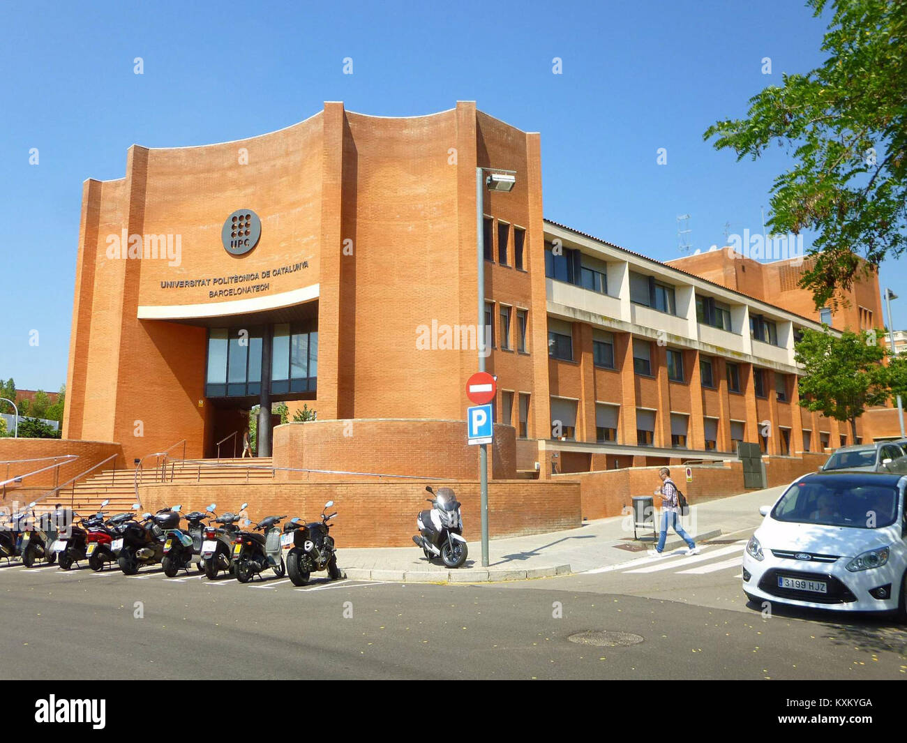 Universidad edificio hi-res stock photography and images - Alamy
