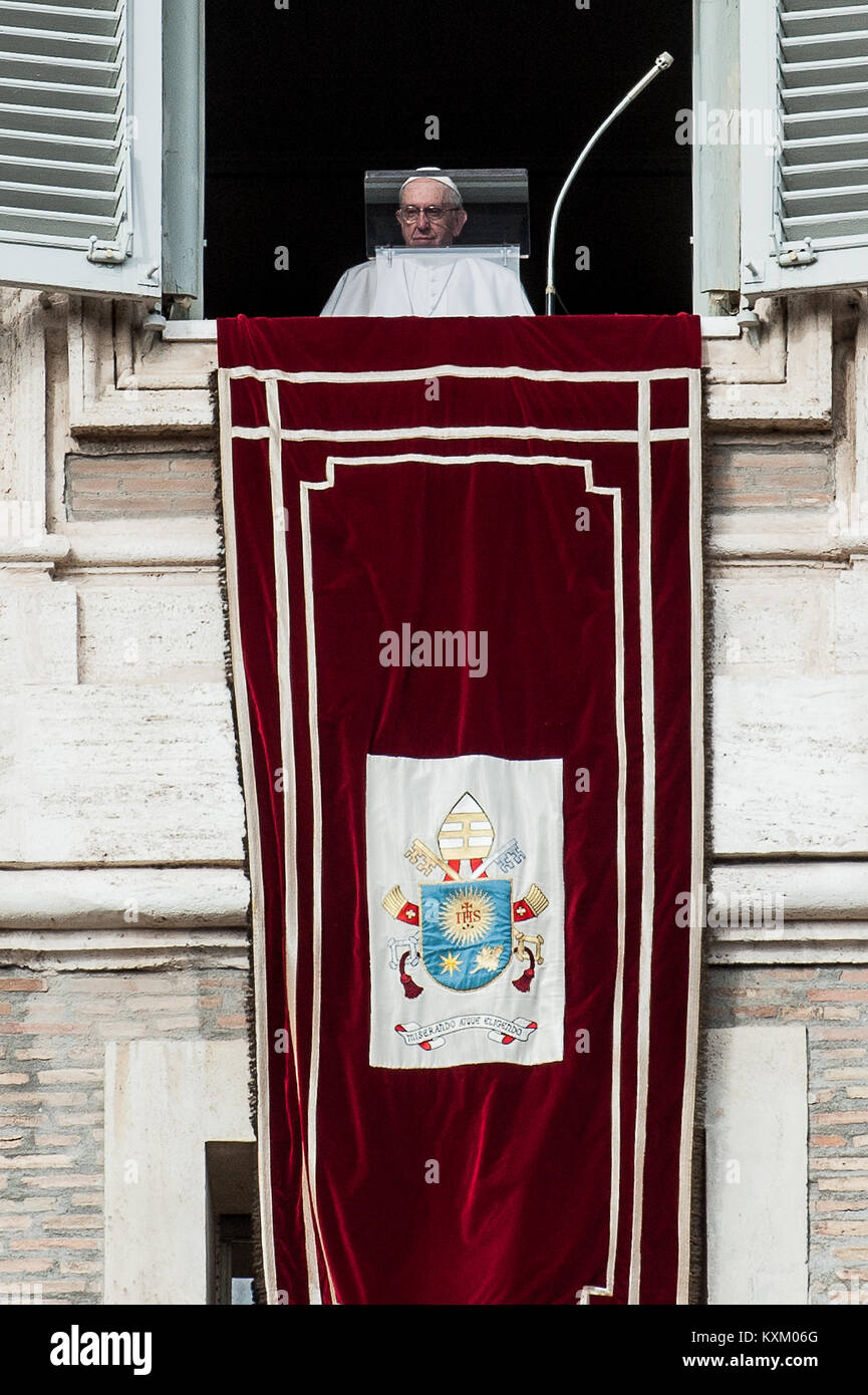 Pope Francis arrives to leads the Angelus noon prayer in St. Peter's ...