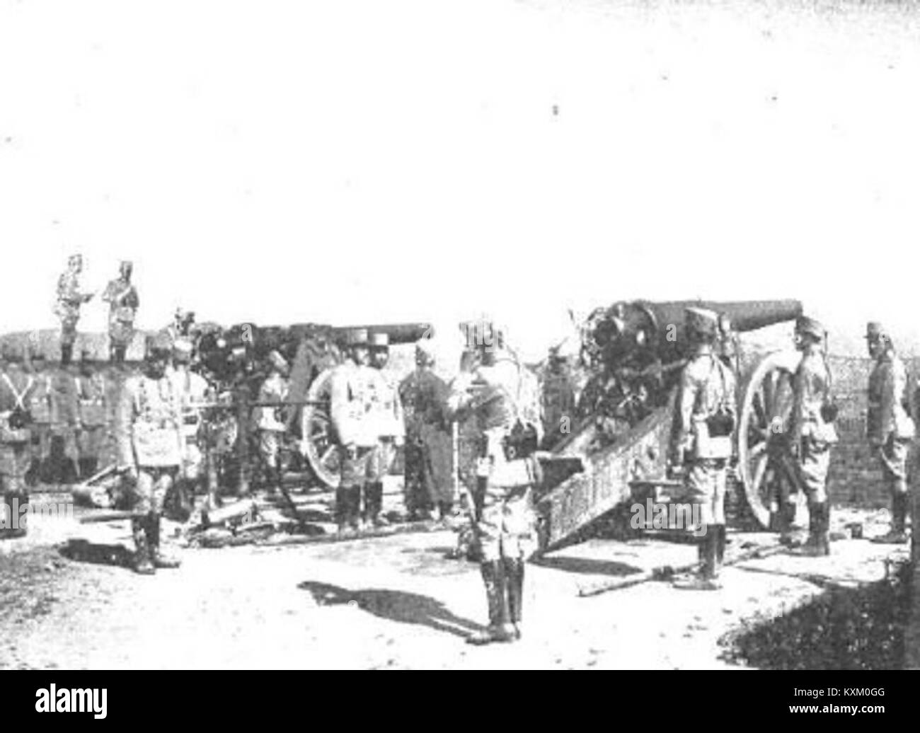 A photograph from 1916 depicting a field artillery battery (Batería de ...