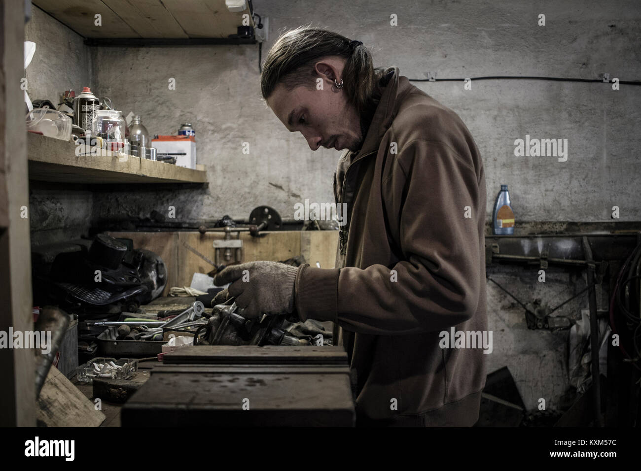 Mechanic work bench hi-res stock photography and images - Alamy