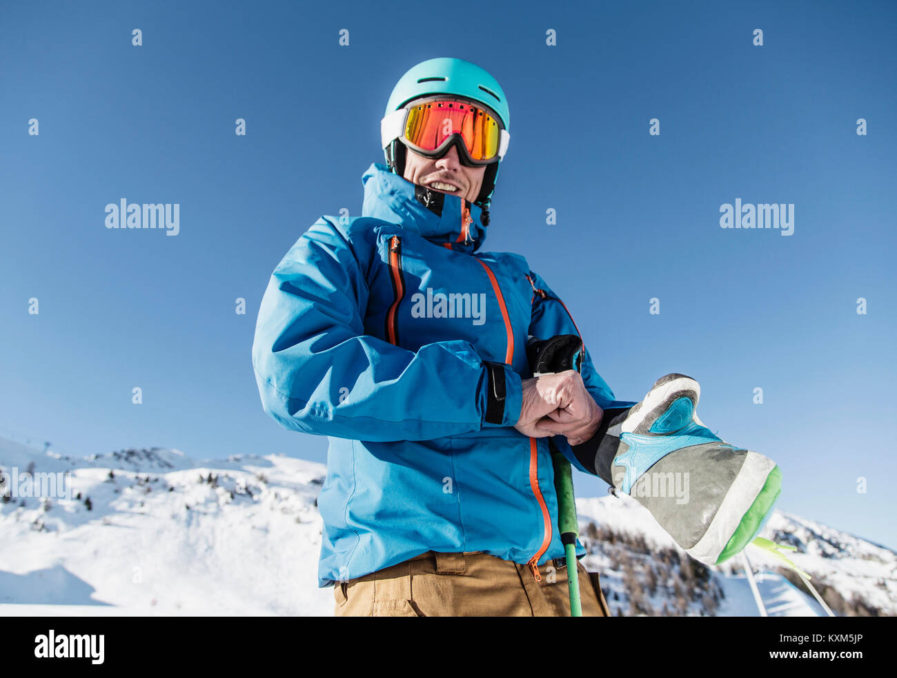Snow low angle view hi-res stock photography and images - Alamy
