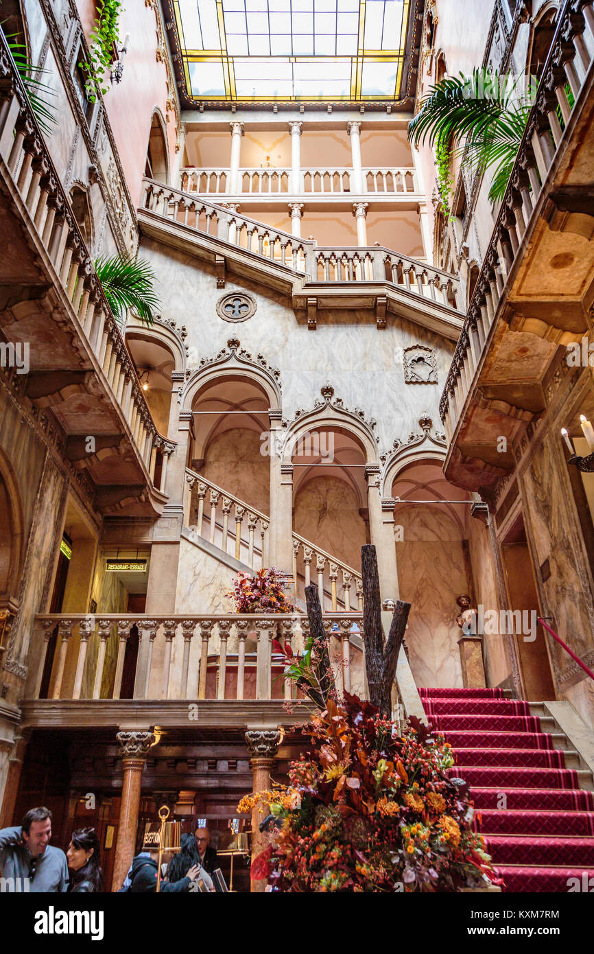 Italian restaurant interior italy hi-res stock photography and images ...