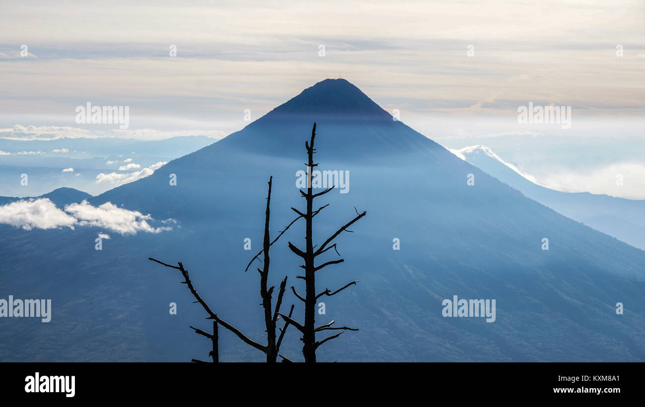 Volcán de agua hi-res stock photography and images - Alamy