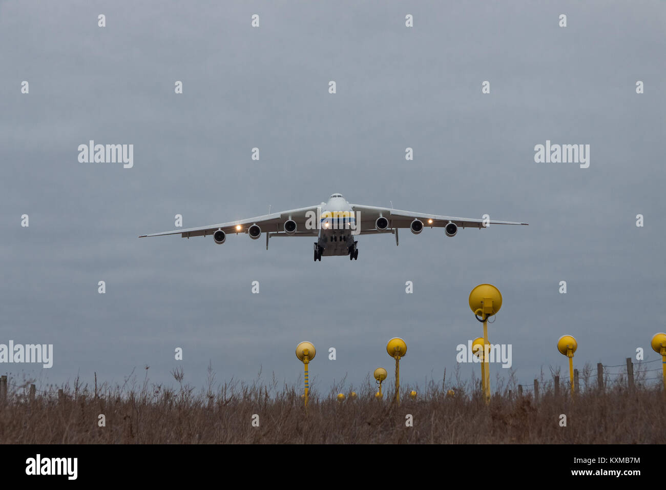 Antonov an 225 mriya cargo plane hi-res stock photography and images ...