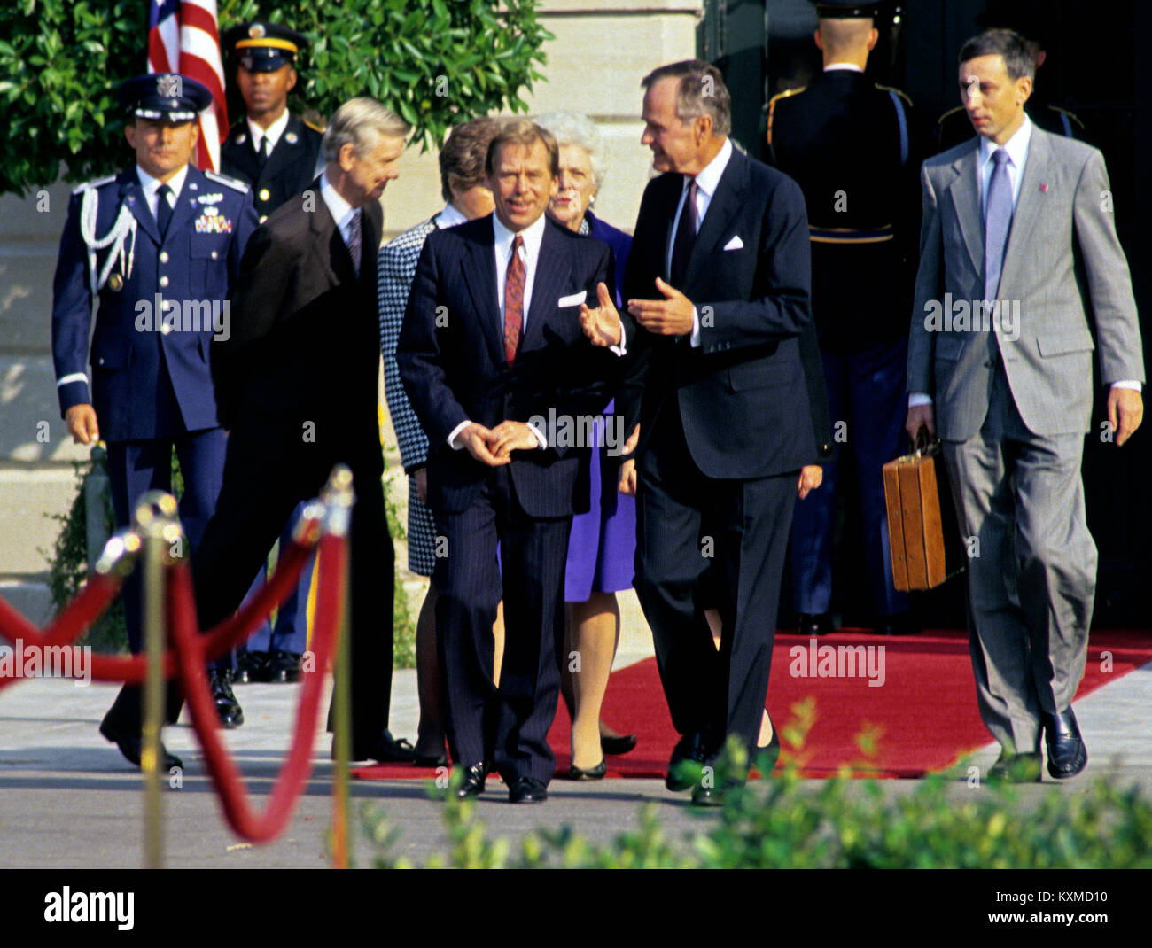 United States President George H.W. Bush, right, welcomes President ...