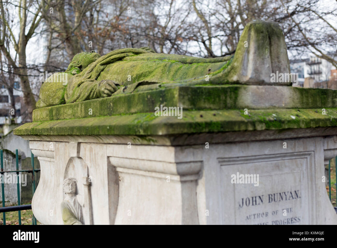 John bunyan grave hi-res stock photography and images - Alamy