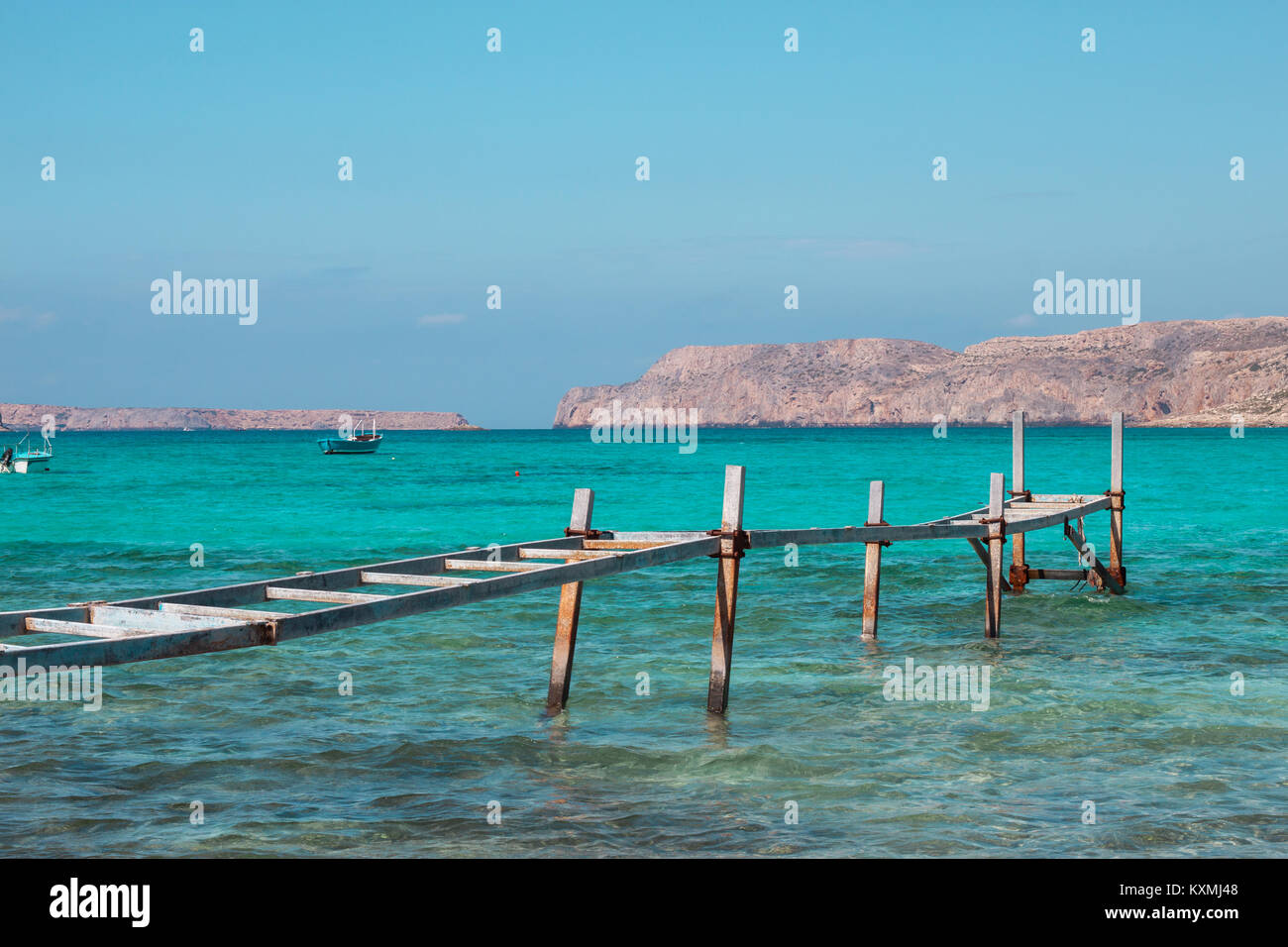Old wood jetty in ocean hi-res stock photography and images - Alamy