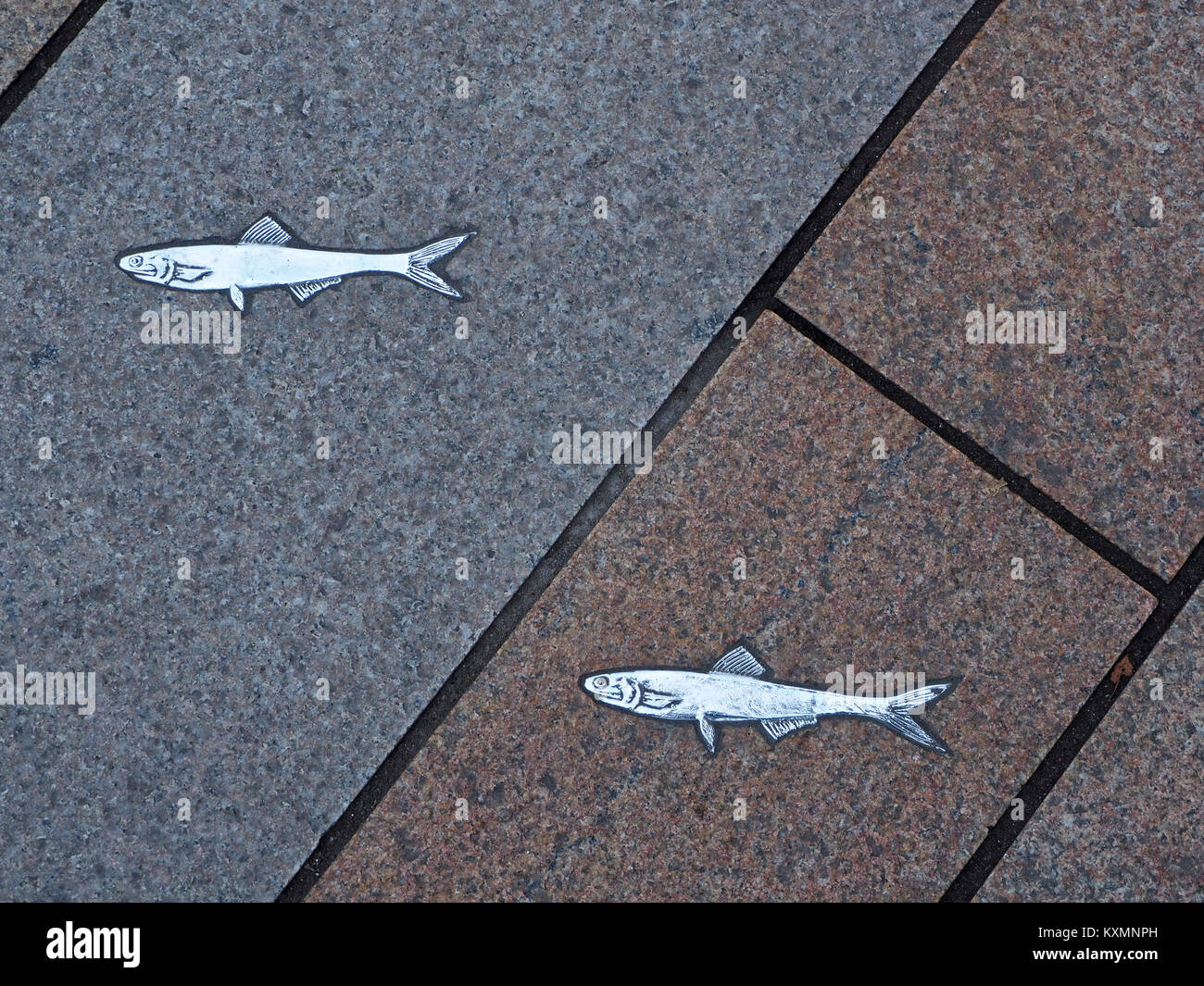 Silver fish sculpture hi-res stock photography and images - Alamy