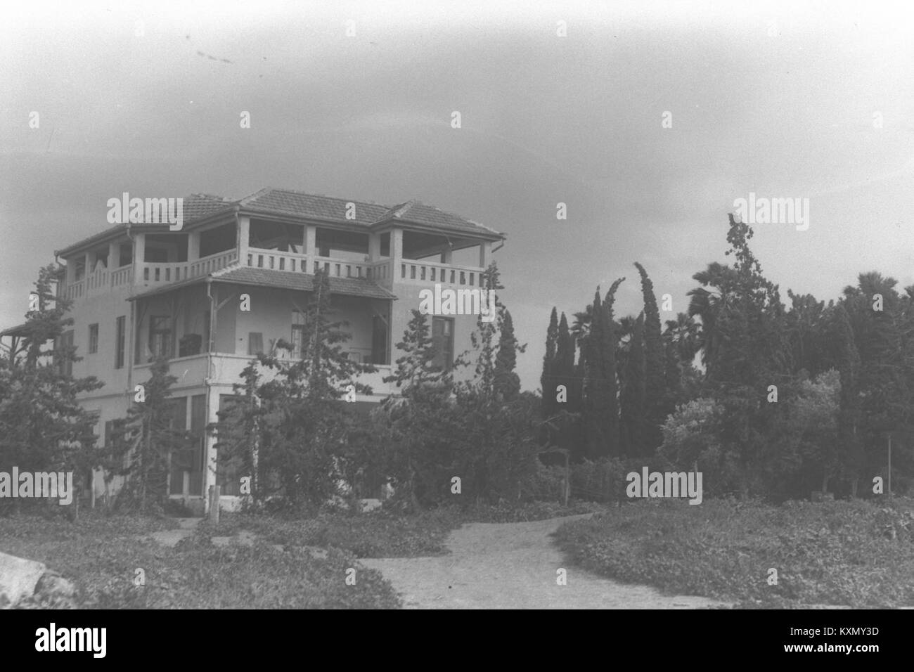 A BUILDING AT KIBBUTZ DEGANIA A. קיבוץ דגניה א' Stock Photo - Alamy