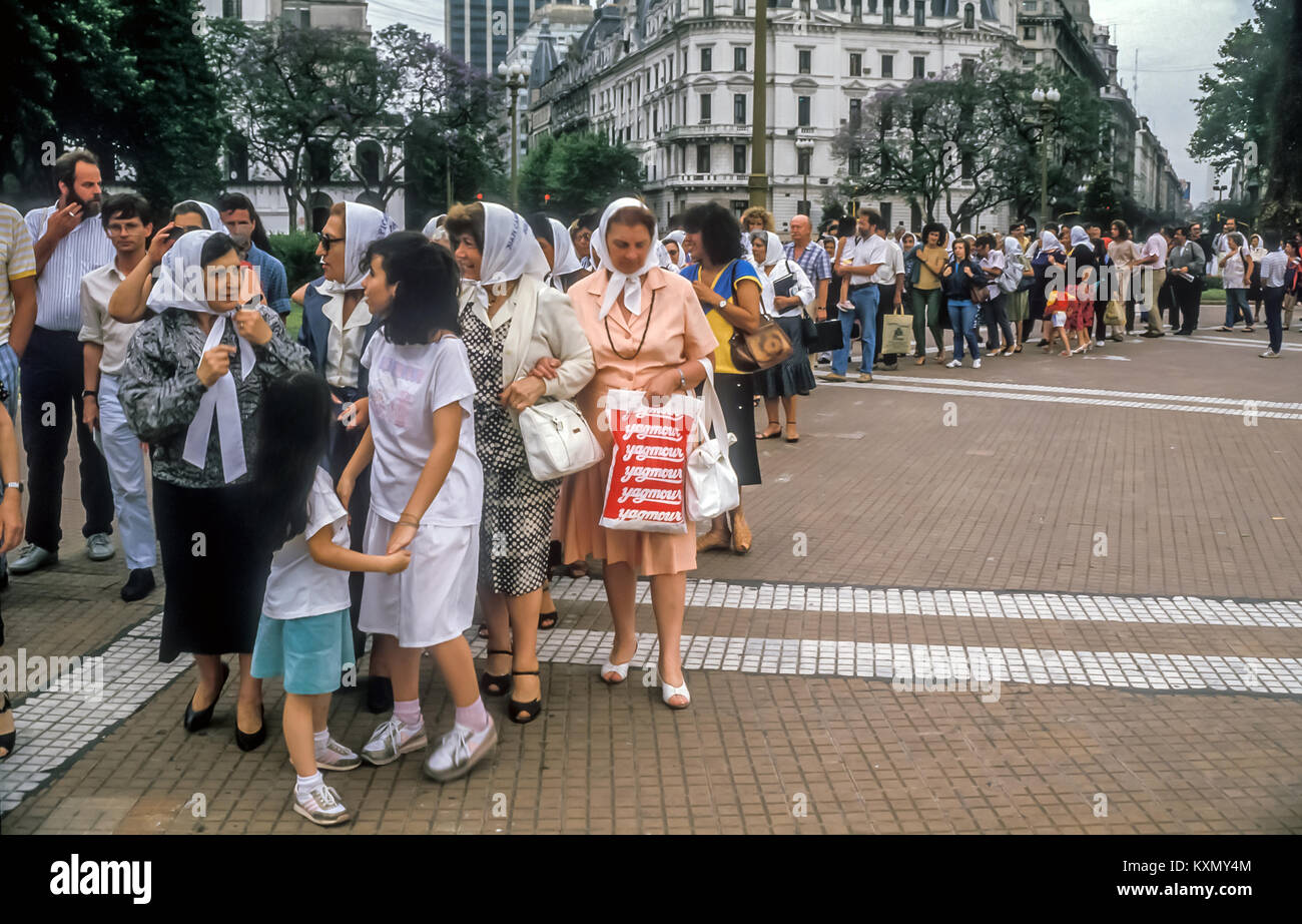 Mothers of the disappeared in Plaza de Mayo, Buenos Aires, Argentina ...