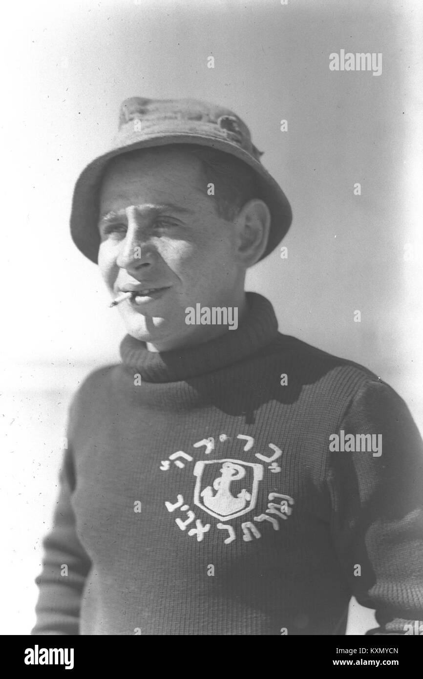 Seaport worker Black and White Stock Photos & Images - Alamy