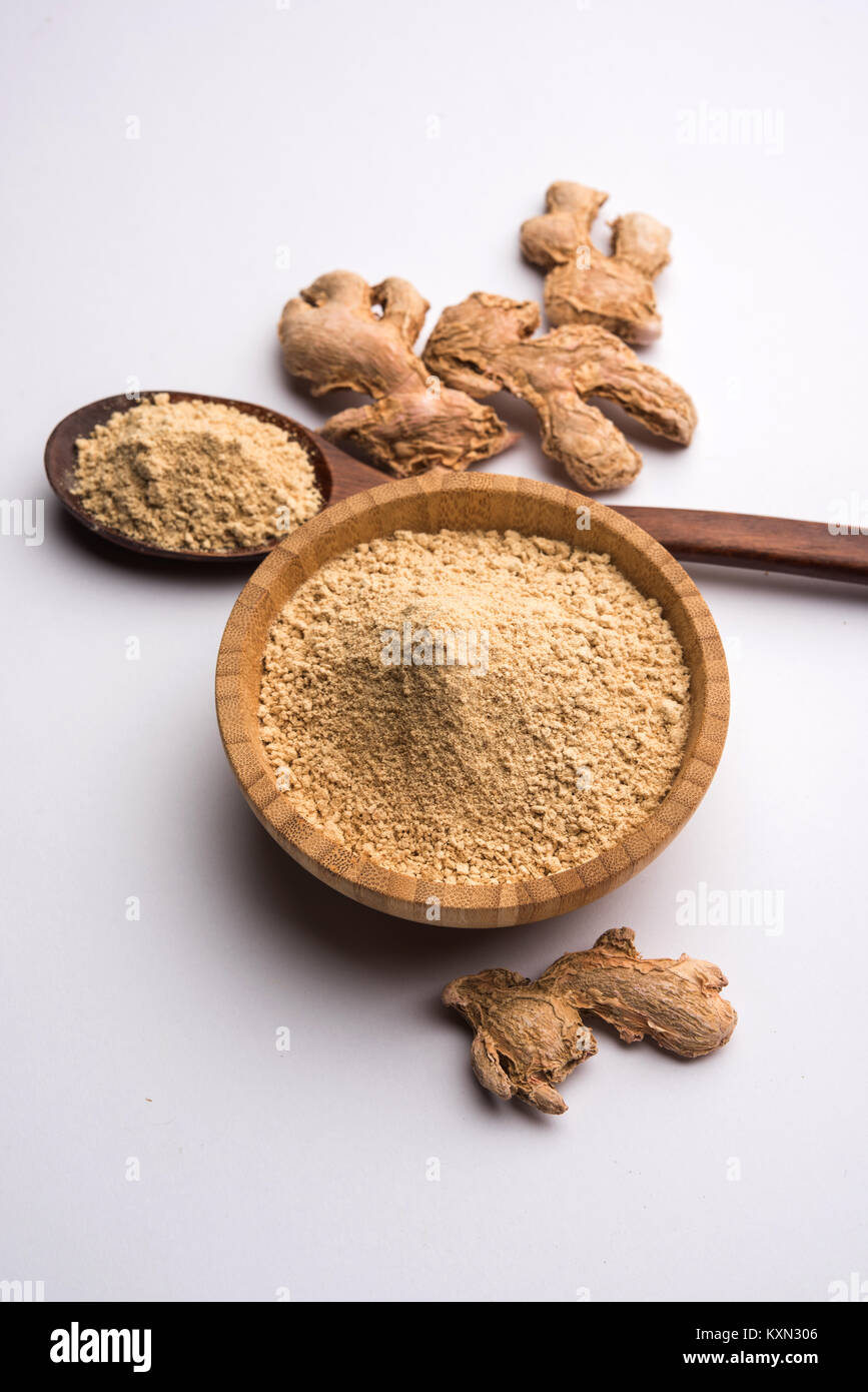 Ginger powder with dried Ginger also known as Sunth or Sonth in India Stock Photo - Alamy