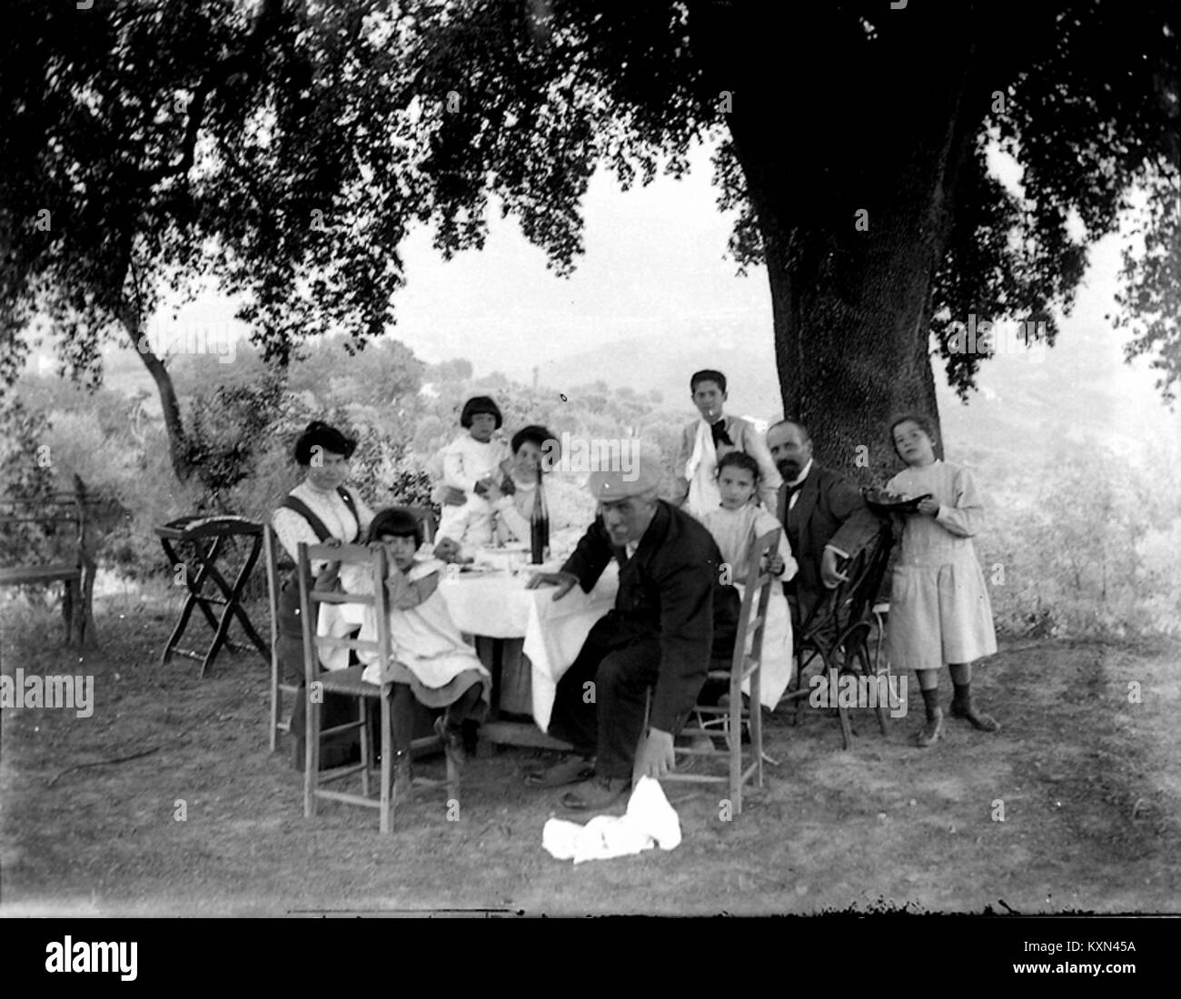 A family portrait by Baldomer Gili Roig, showcasing the intimate ...