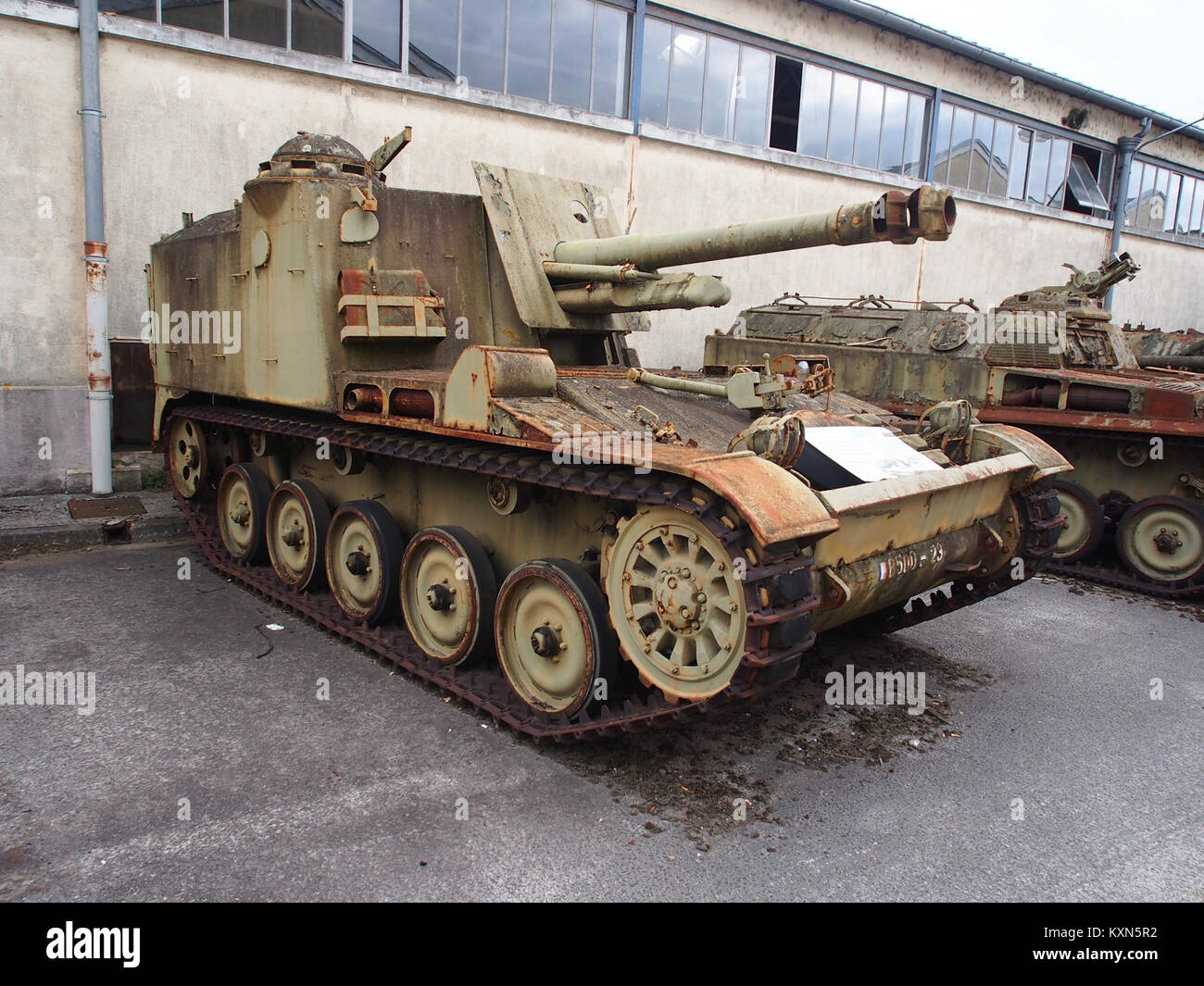 The AMX-13 105mm self-propelled artillery is displayed at the Musée des ...
